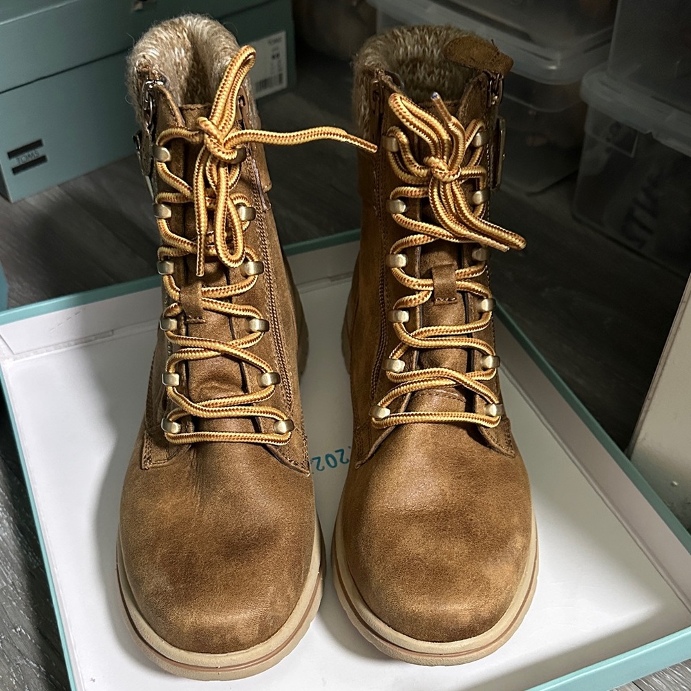 Tan Fur-Lined Combat Boots - Gem